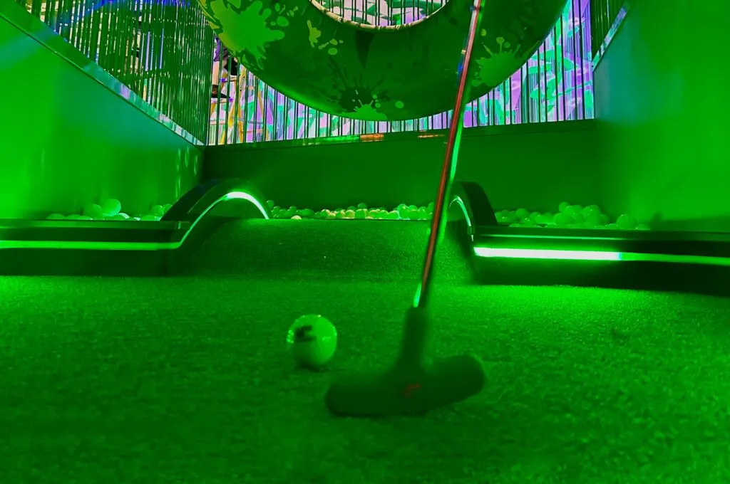 mini golf clapham