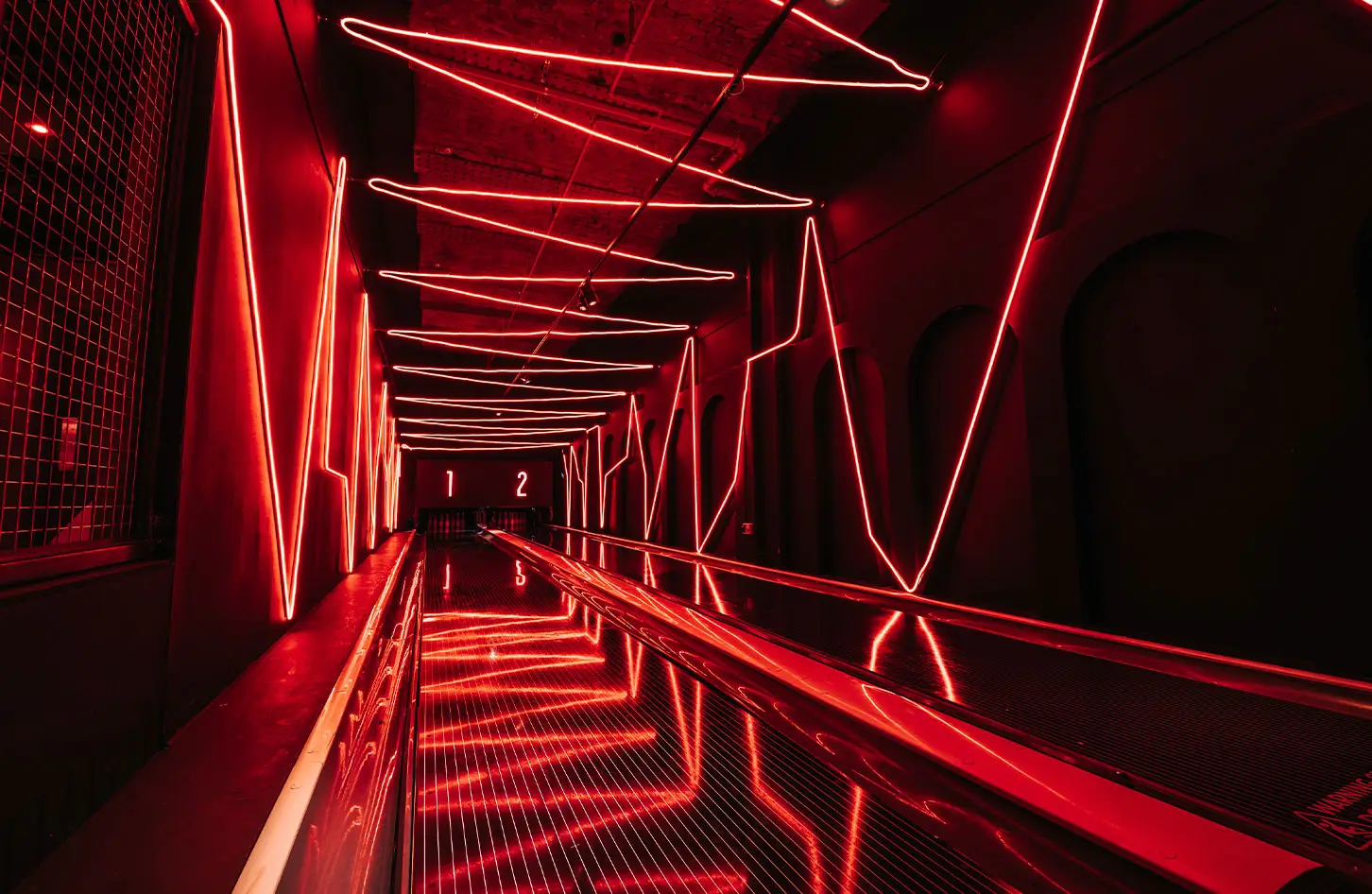 BOWL, DRINK, EAT, PLAY | LOSE YOURSELF ALL NIGHT LONG | LANE7